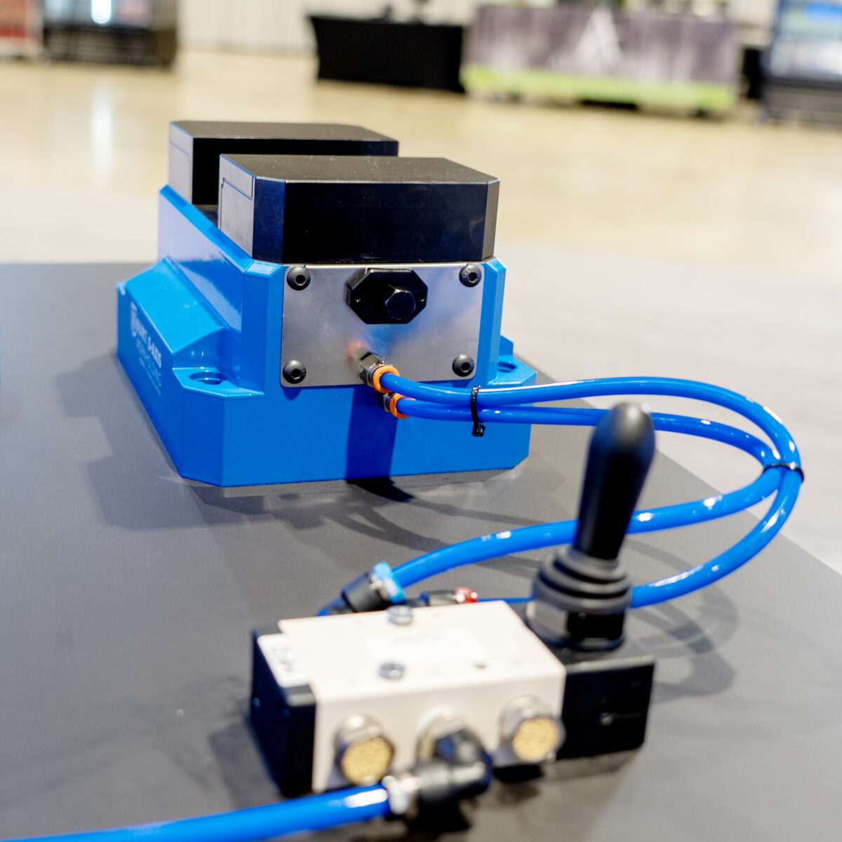 Kurt 5-Axis Pneumatic Self Centering Vise - PFA620 - Kurt Workholding